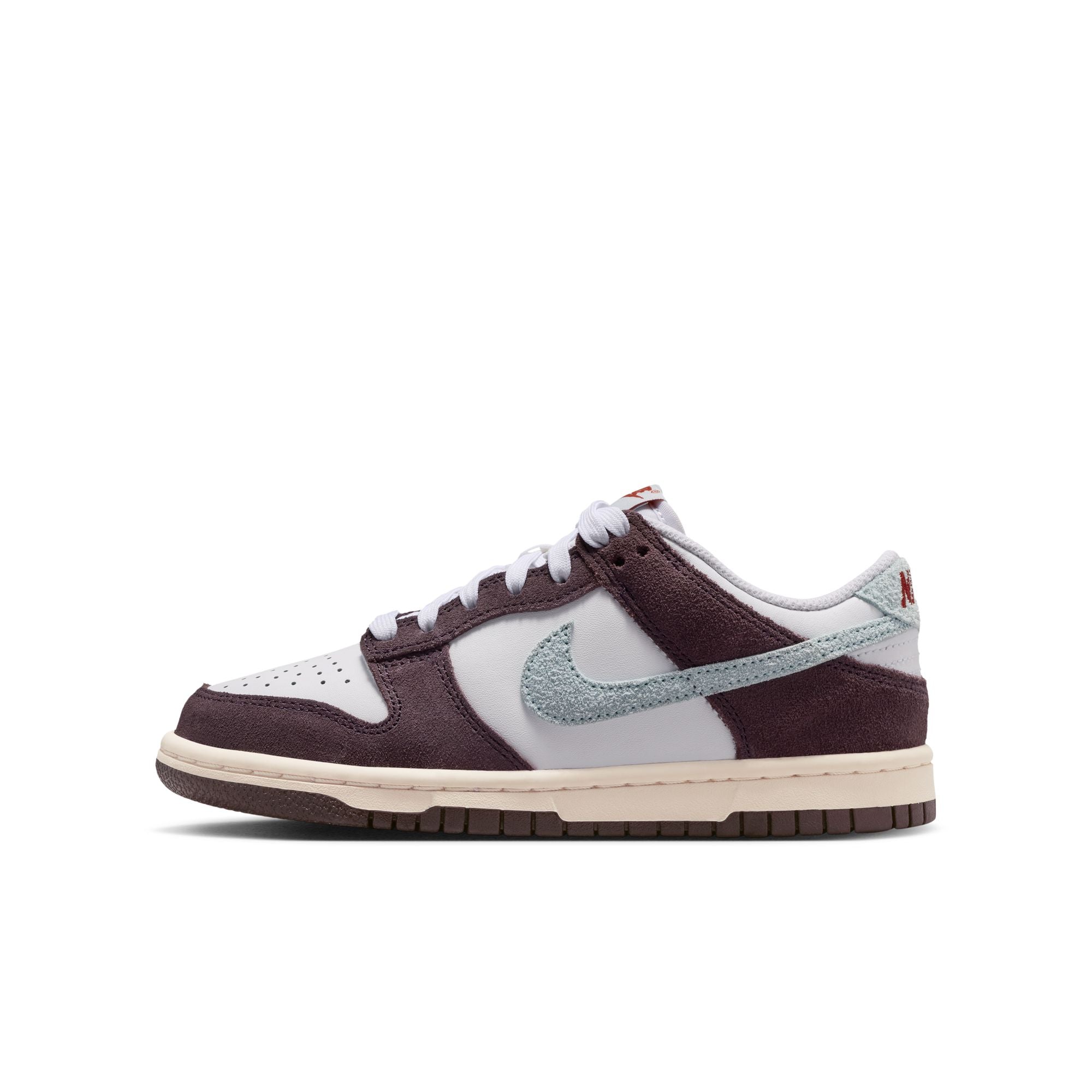 KIDS NIKE DUNK LOW SE GS (WHITE/GLACIER BLUE/BURGUNDY ASH)