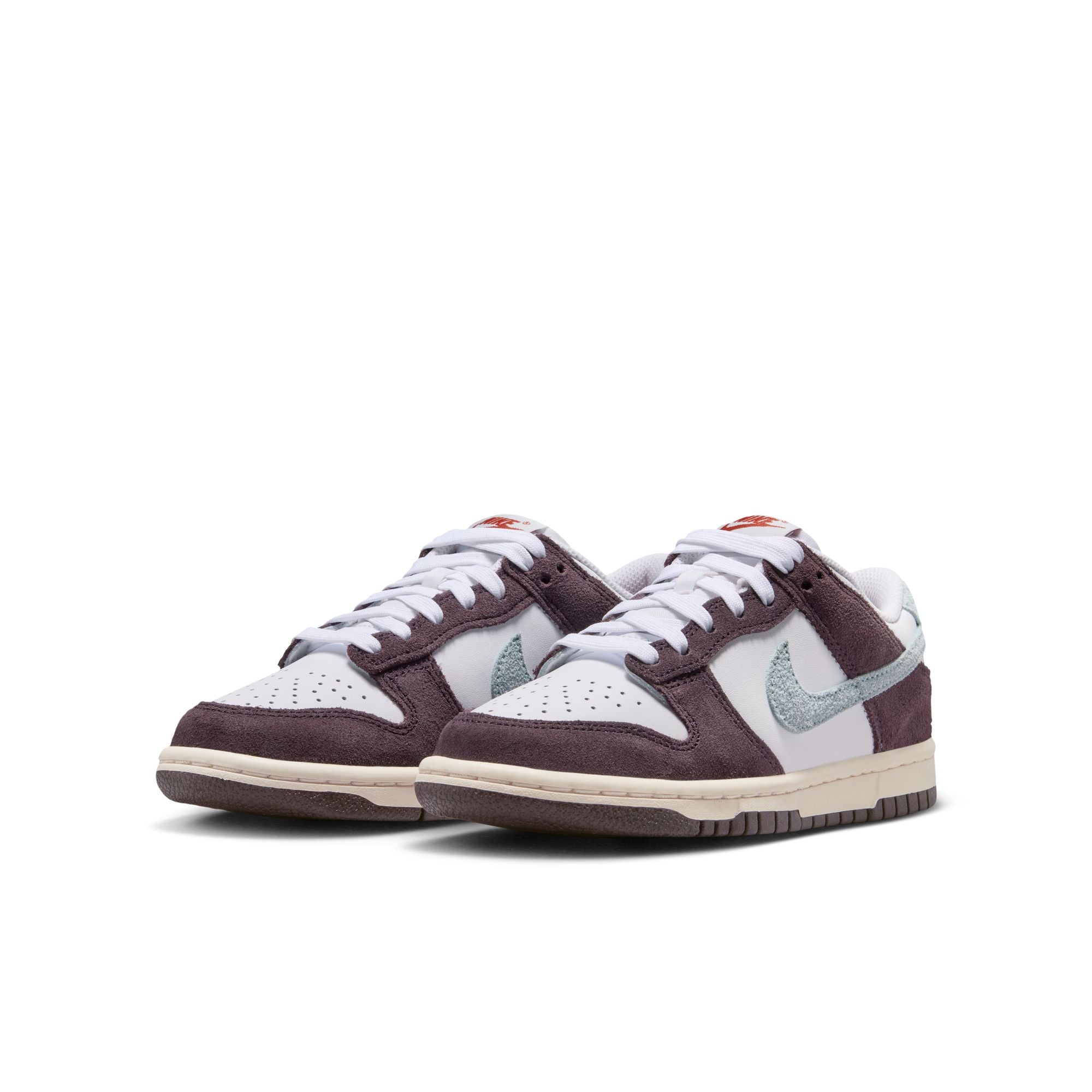 KIDS NIKE DUNK LOW SE GS (WHITE/GLACIER BLUE/BURGUNDY ASH)